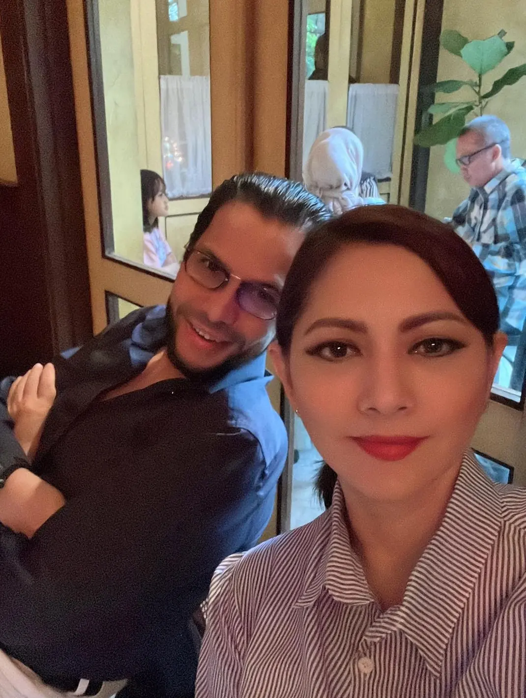 Ultah ke-49, Potret Cut Keke yang Cantik dan Awet Muda