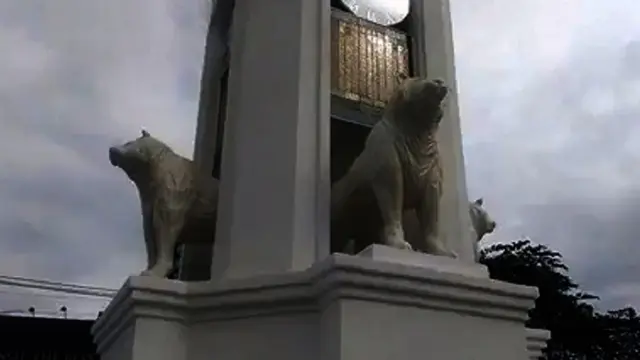 Patung Maung di Bandung Ini Mirip Anjing Laut atau Beruang? - Regional ...