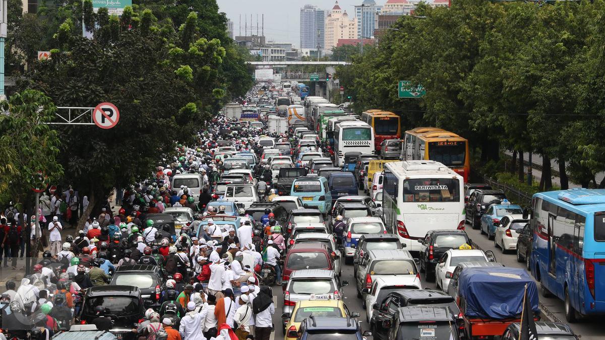 Imbas Aksi 2 Desember, Jalan Salemba Raya Macet Total - Foto Liputan6.com