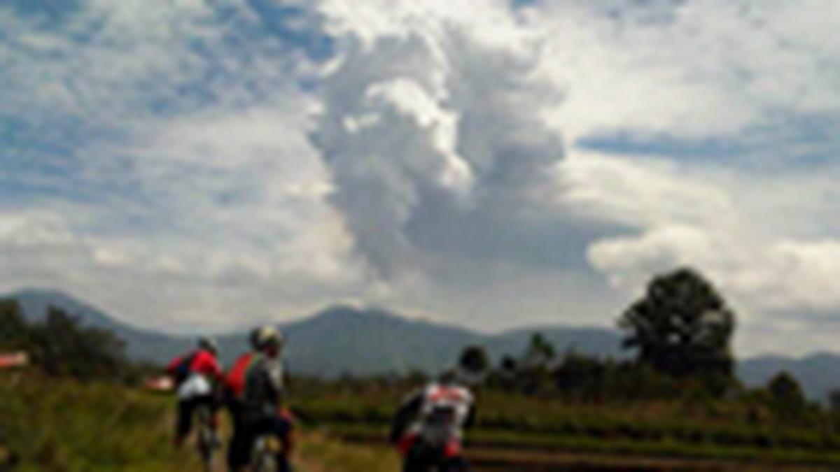 Gunung Soputan Meletus - News Liputan6.com