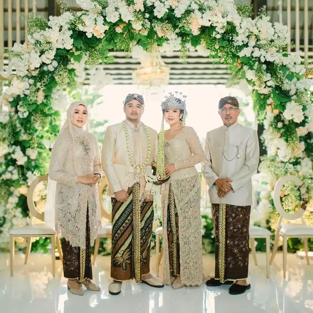 6 Potret Roby Geisha Menikahi Hanna Hanifa, Maskawin 3,8 Gram Perhiasan Emas dan Liontin Berlian ...