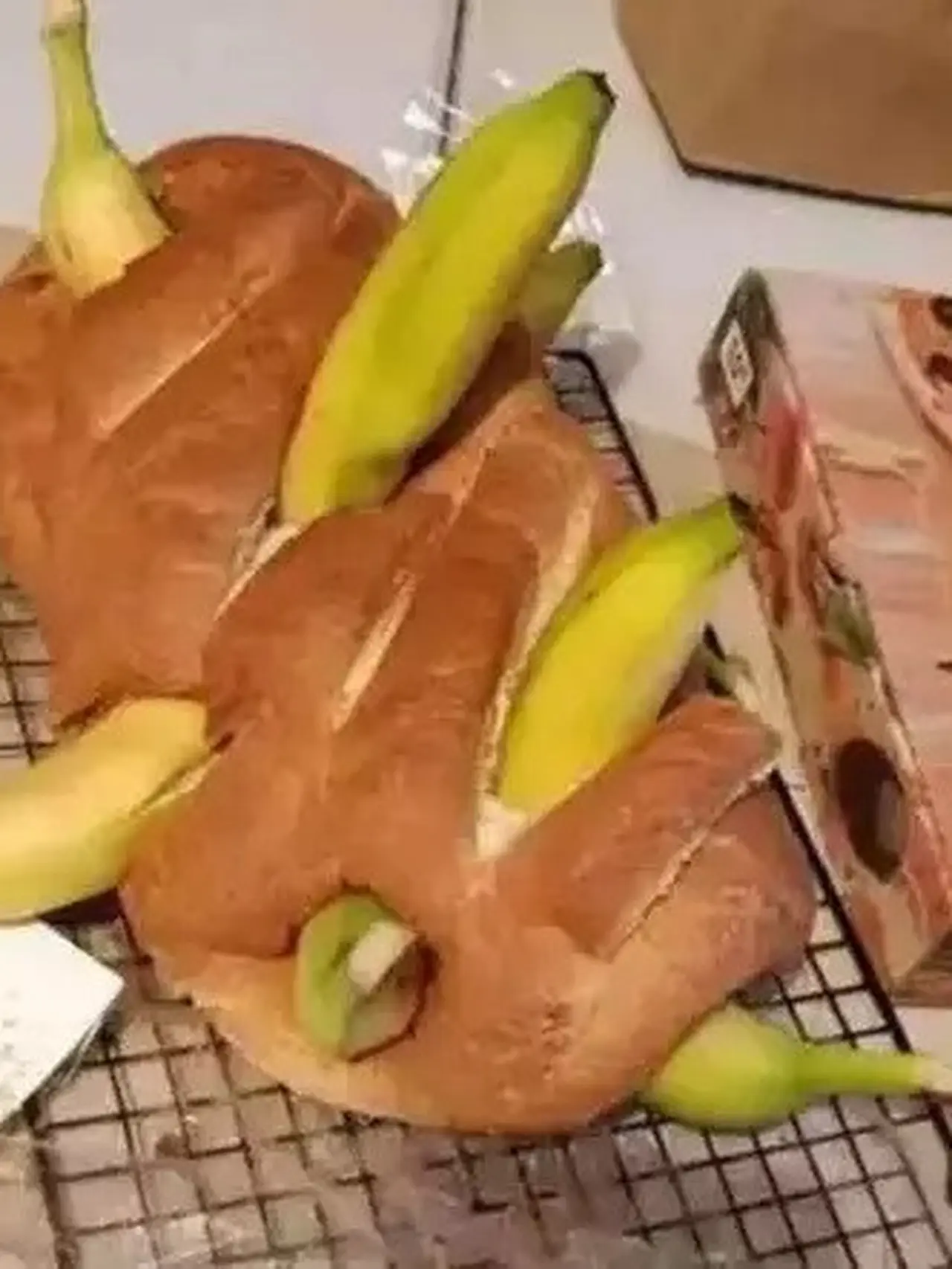 6 Sarapan Pagi Nyeleneh Pakai Roti Ini Bikin Enggak Habis Pikir - Hot ...