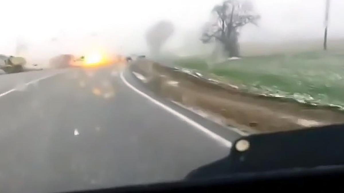 Video Detik-detik Mobil Perampok Meledak Tersambar Petir - Global ...