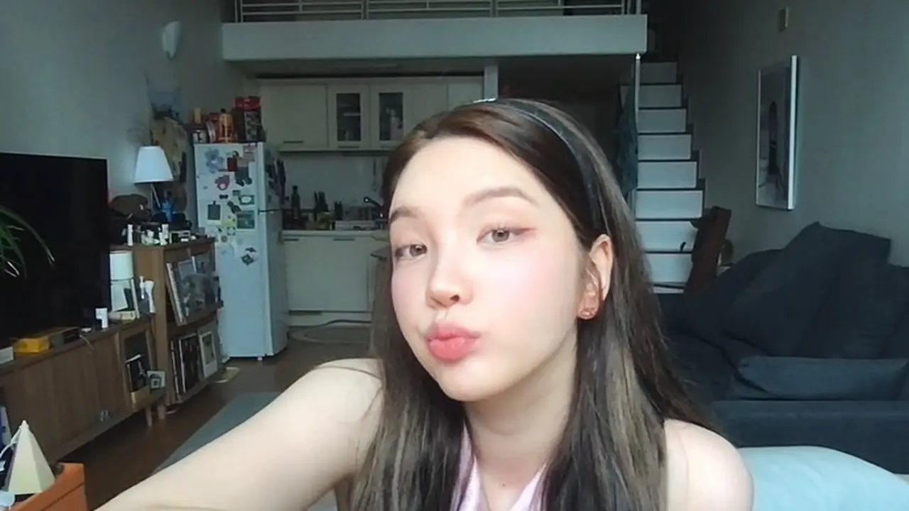 5 Fakta Menarik Xooos, Youtuber Cantik yang Diisukan Pacari Park Seo Joon - Entertainment Fimela.com