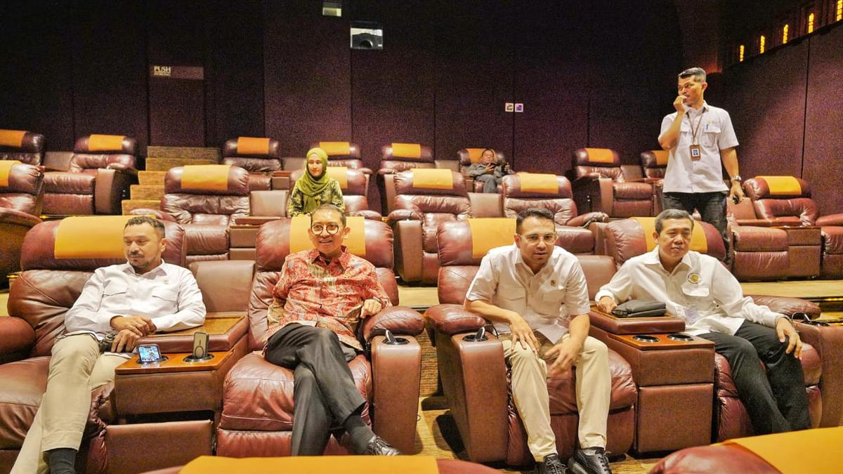Fadli Zon dan Raffi Ahmad Nonton Film Timur Karya Iko Uwais, Akui Tema ...