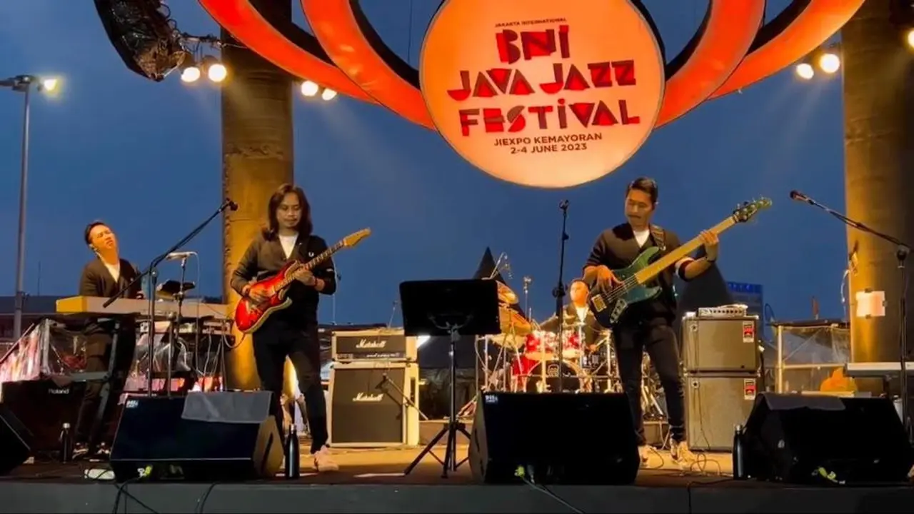 Fiery Bawakan Lagu Justin Bieber dan BTS di Panggung Java Jazz Festival 2023 - ShowBiz Liputan6.com