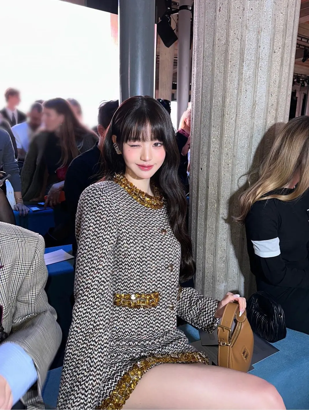 Imut bak Boneka, 8 Potret Jang Wonyoung IVE dengan Poni Baru di Paris Fashion Week - Photo ...