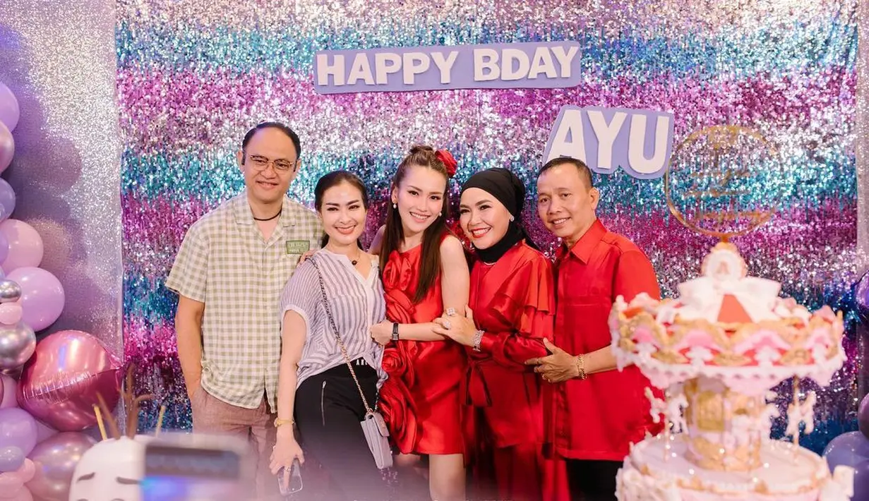 8 Tampilan Cantik Ayu Ting Ting Dibalut Dress Bunga Mawar Merah Rayakan Ulang Tahun ke-31 ...