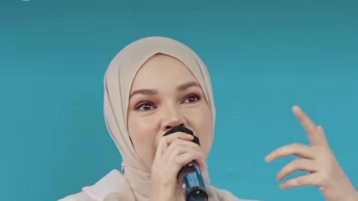Dewi Sandra Mengenang Bicara Soal Palestina di Forum Wardah Brave ...