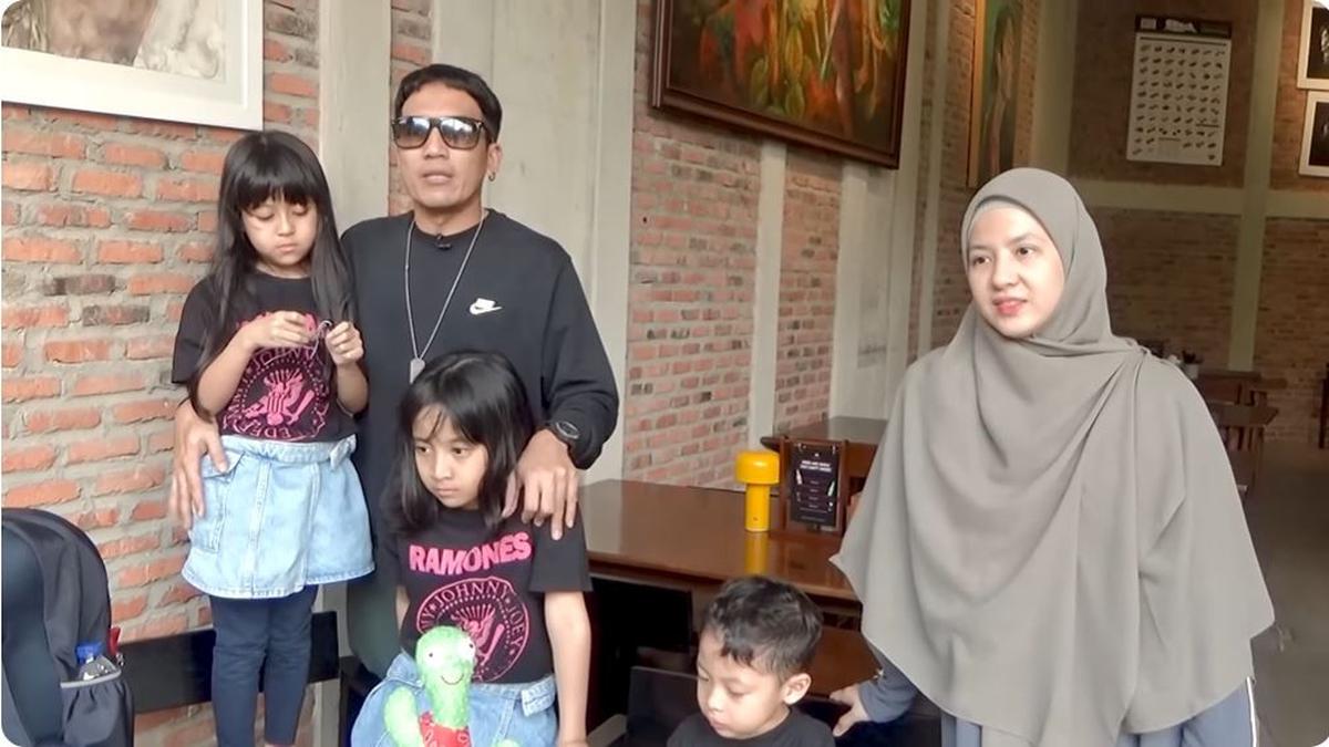 7 Potret Desta dan Natasha Rizky Kompak Antar Anak Sunat, Kembali ...