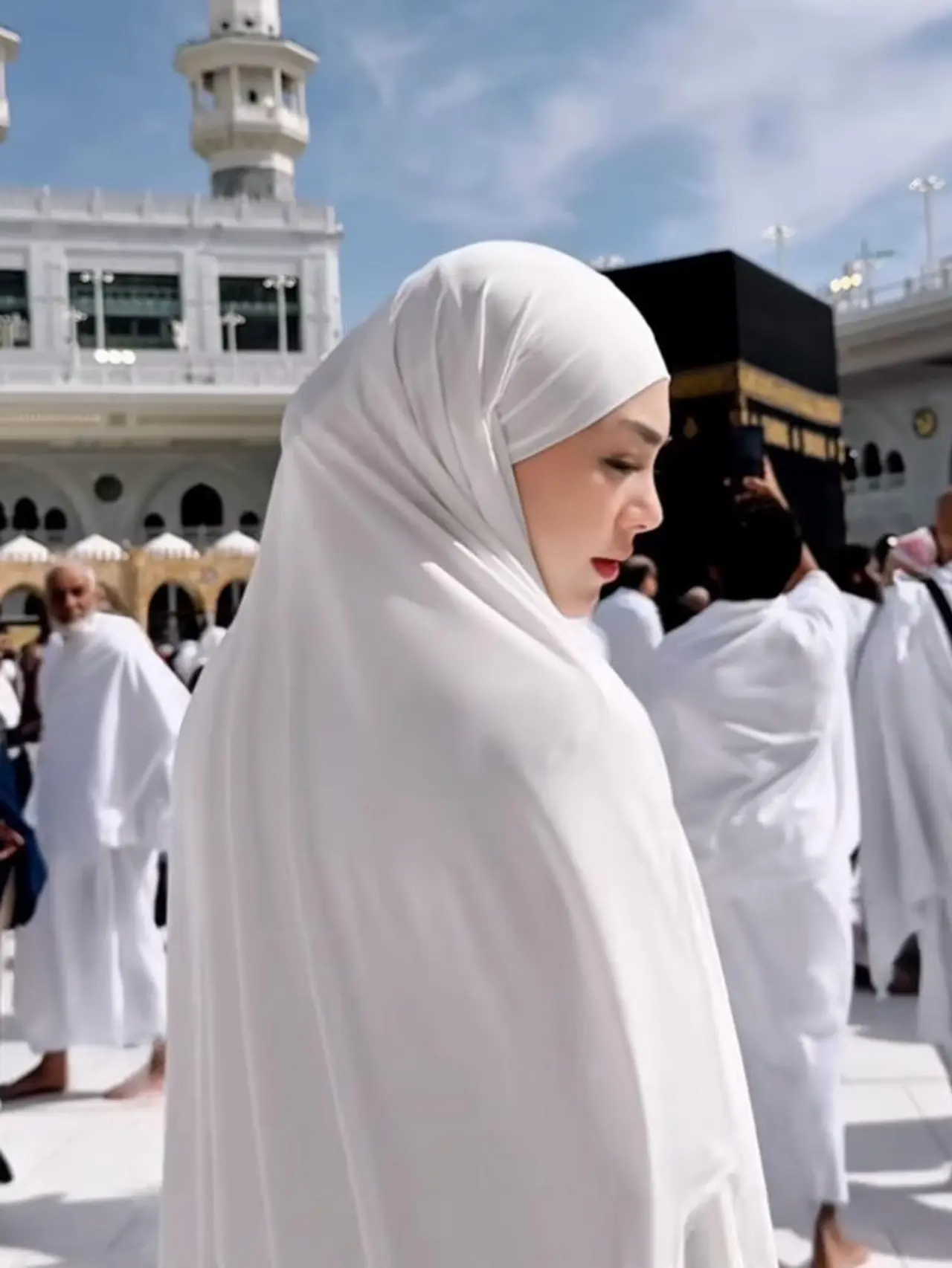 5 Artis Bakal Rayakan Lebaran 2025 Pertama Sebagai Mualaf, Momen Bersejarah - Hot Liputan6.com