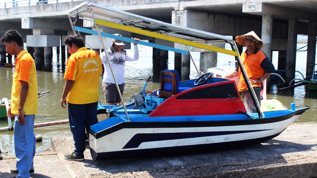 Katamaran, Perahu Tenaga Surya Saat Harga Solar Melangit - Regional ...