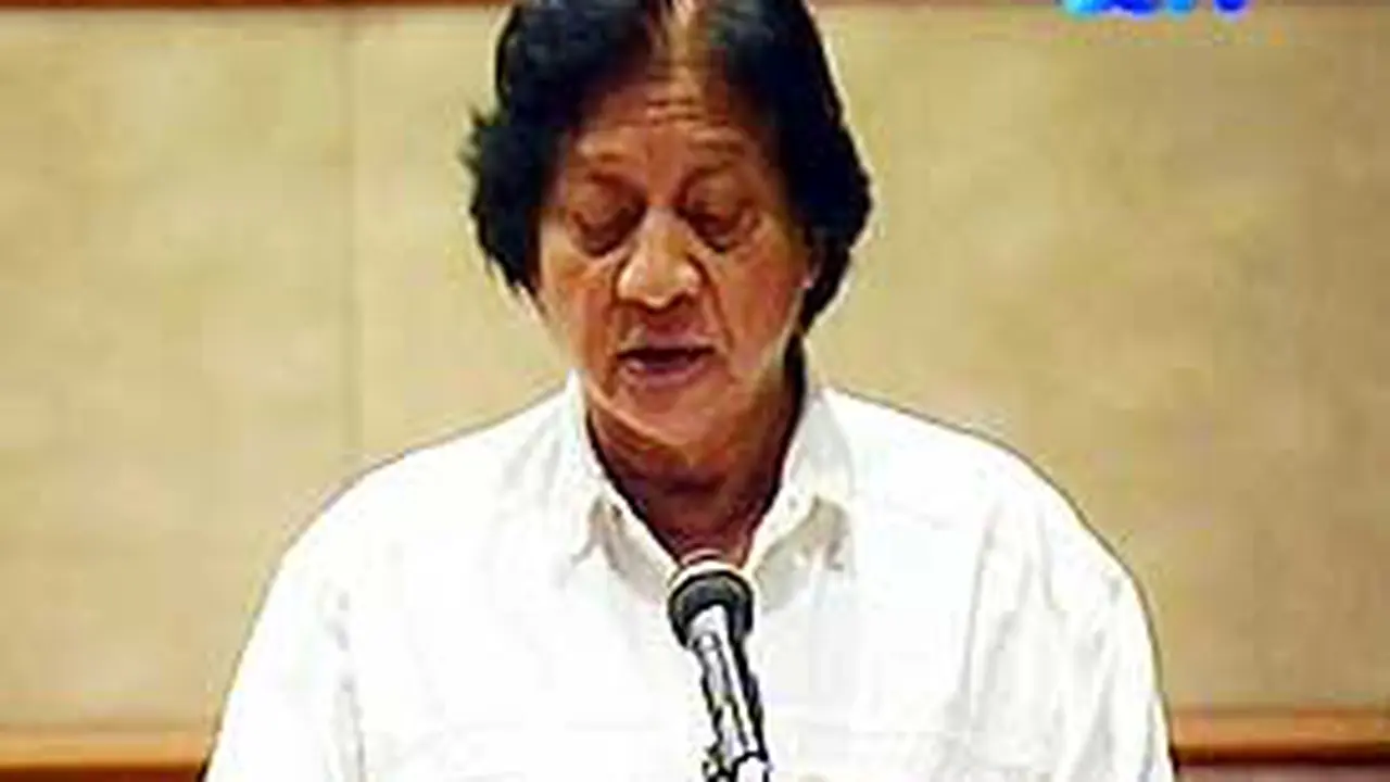 Rendra Membacakan Puisi Perempuan yang Tergusur - News Liputan6.com