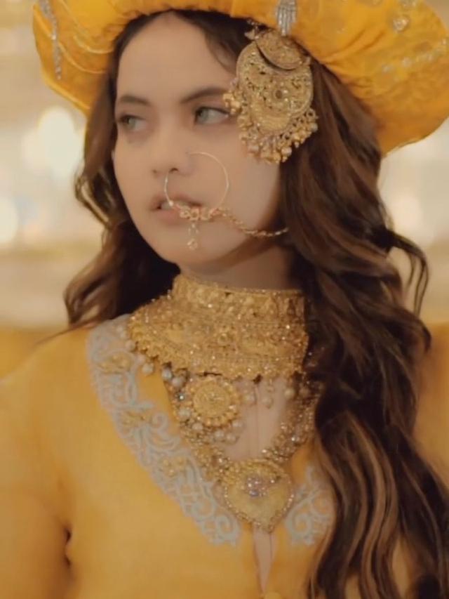 Cover Lagu India, Ini 7 Potret Putri DA Tampil Menawan Bak Seleb ...