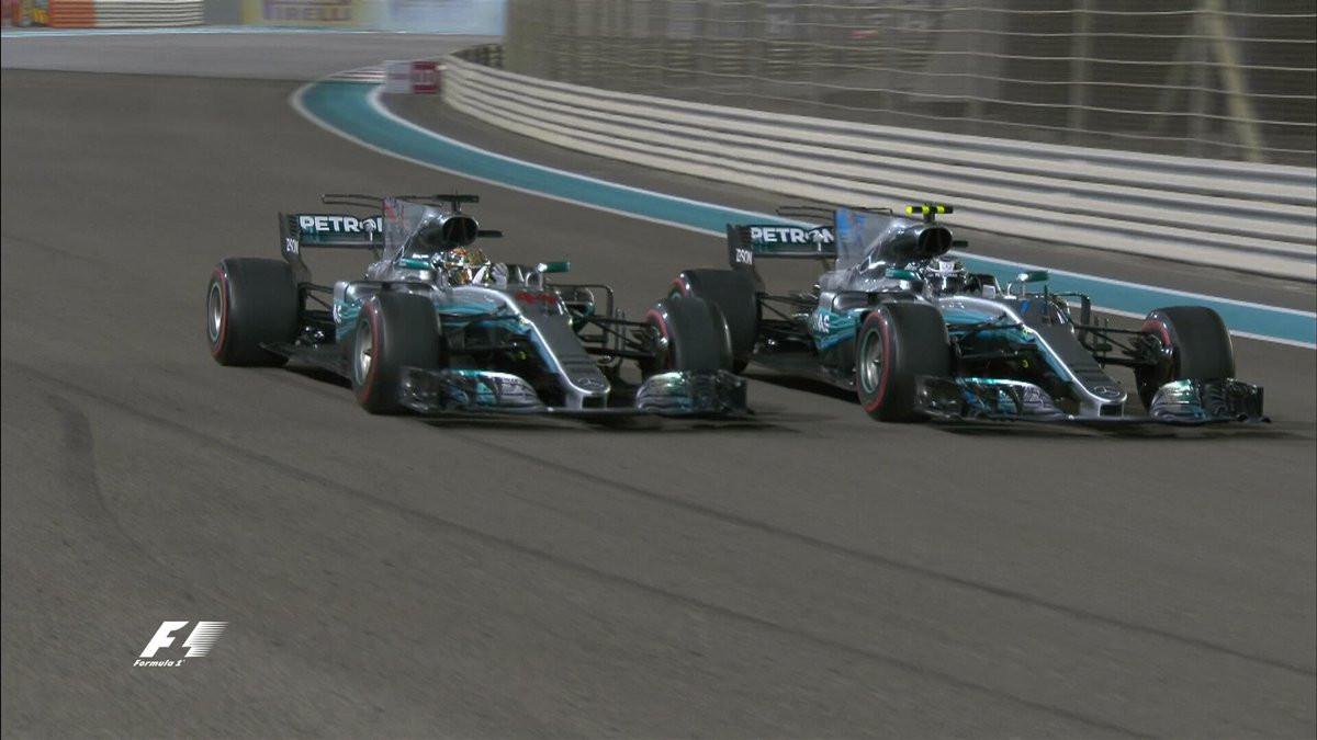 Mercedes Tutup F1 2017 dengan Manis