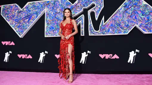 8 Gaya Terbaik dari Karpet Merah VMA 2023, Taylor Swift sampai Tomorrow ...