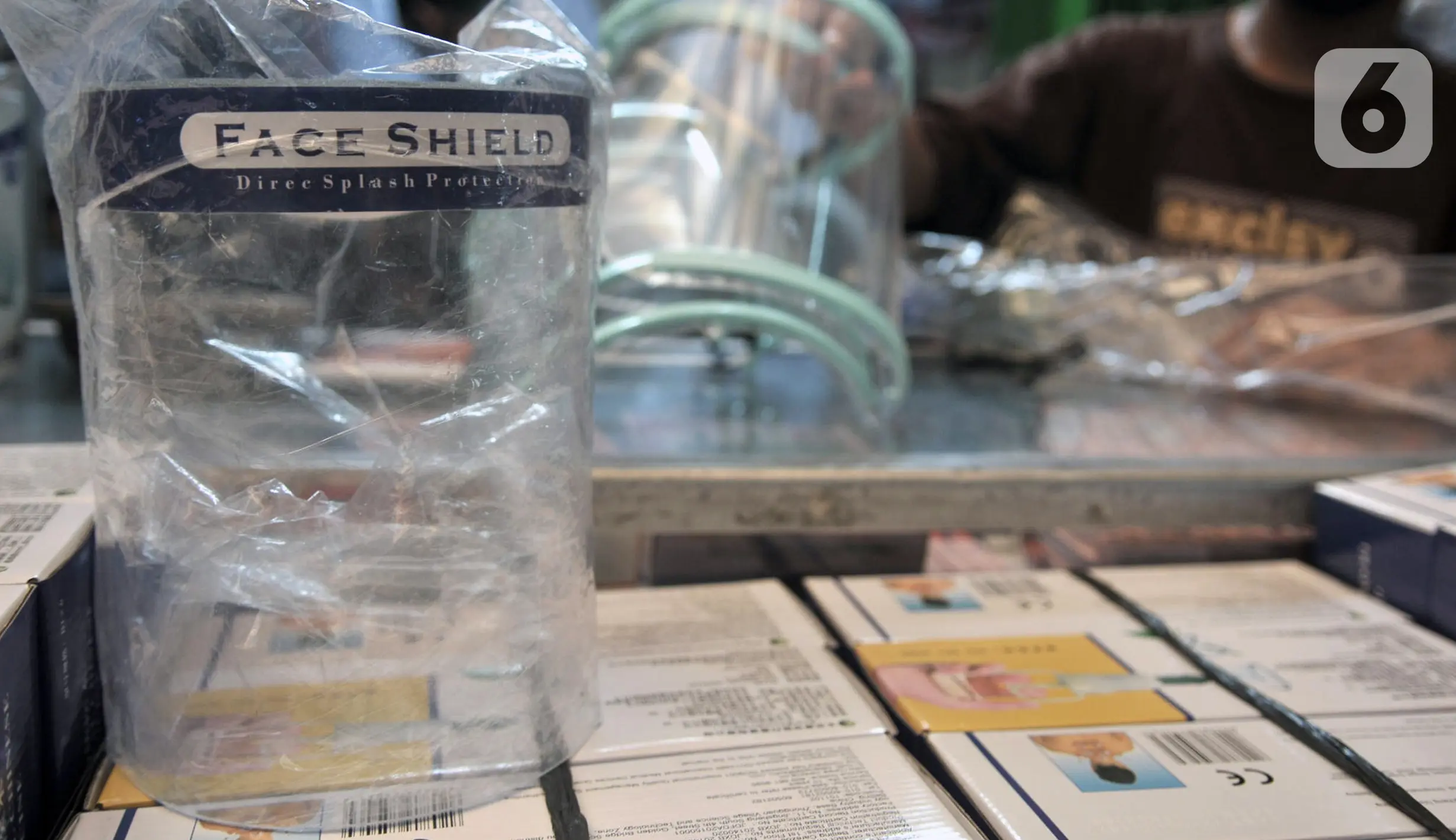 FOTO: Jelang New Normal, Penjualan Face Shield Meningkat - Foto ...