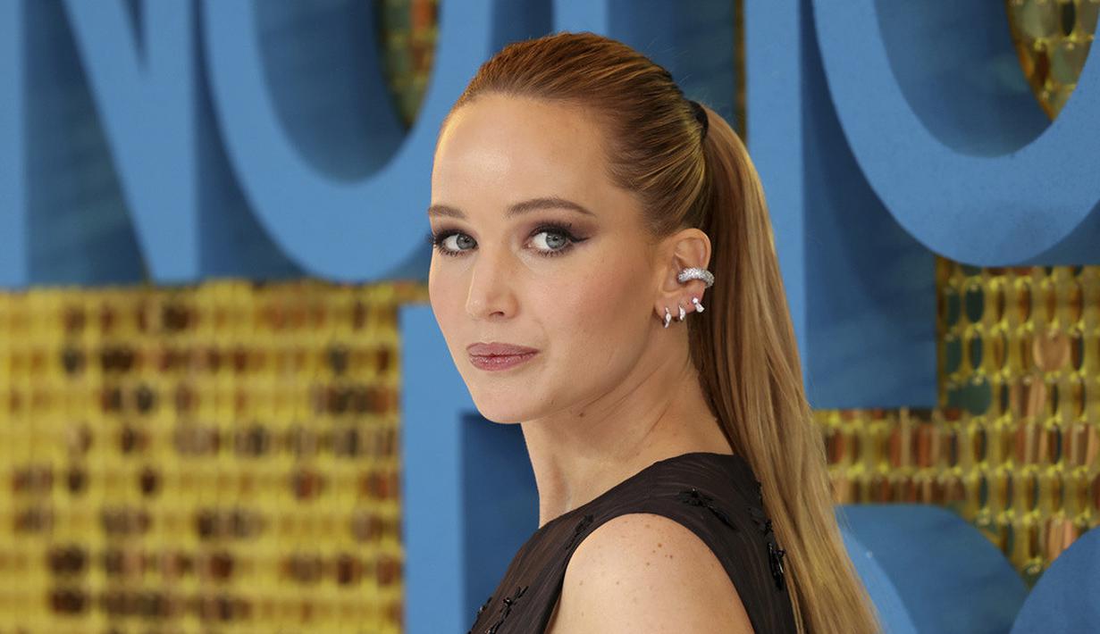 Jennifer Lawrence Tampil Cantik Serba Hitam di Premiere Film No Hard ...