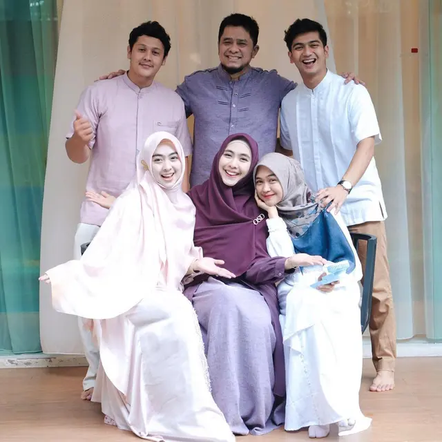 Potret Shindy Kurnia Putri, Dokter Cantik yang Pandai Bernyanyi - Entertainment Fimela.com