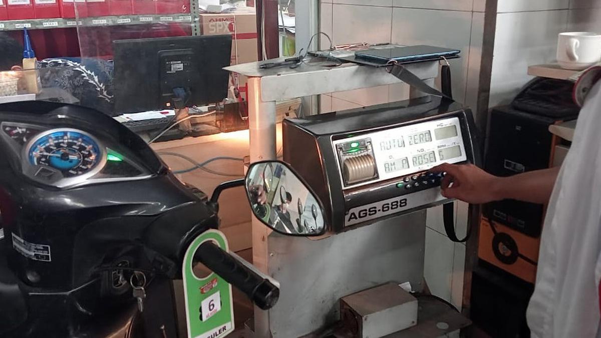 Panik Motor Bakal Ditilang, Ini Daftar Bengkel dan Biaya Uji Emisi di AHASS - Motor Otosia.com