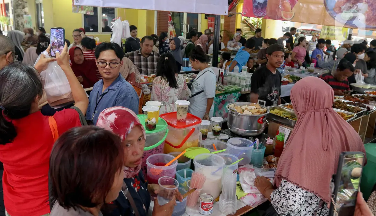 Pasar Takjil Benhil, Primadona Warga Berburu Penganan Berbuka Puasa ...