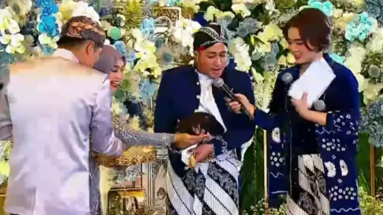 13 Potret Tedak Siten Baby Moana, Ria Ricis tak Mau Lupakan Tradisi - Entertainment Fimela.com