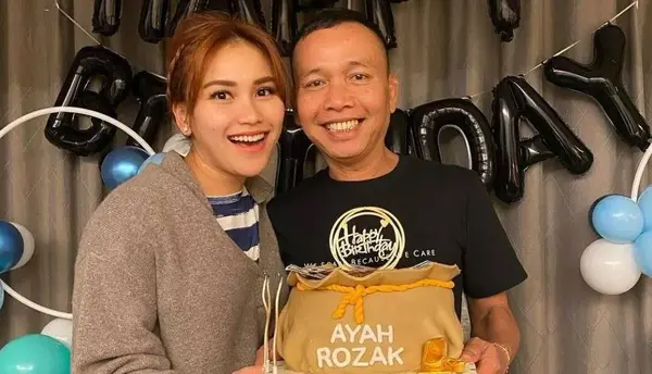 Mengenal Whani Darmawan, Pemeran Darsam dalam Film Bumi Manusia ...