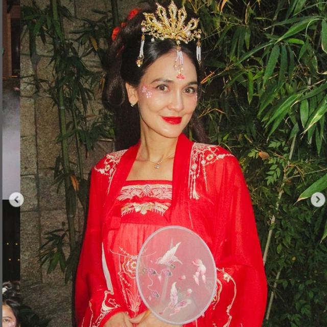 Luna Maya Bagikan Foto Bridal Shower di Shanghai, Elegan Pakai Gaun ...
