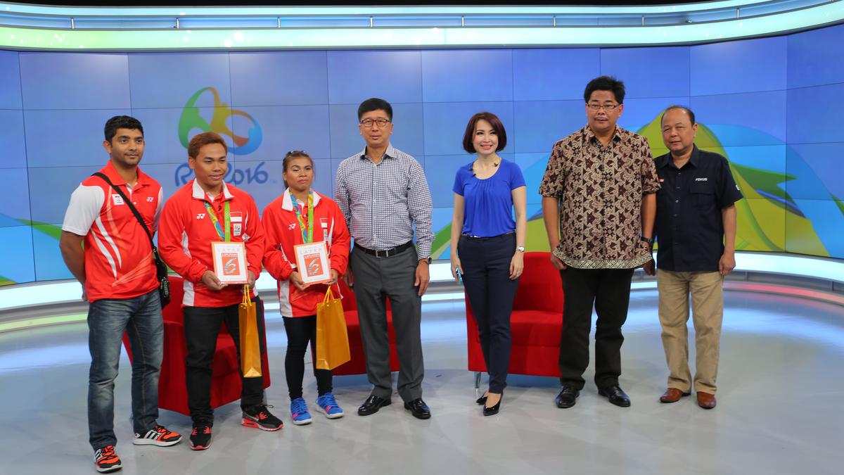 Emtek Beri Penghargaan kepada Eko Yuli dan Sri Wahyuni - Bola Liputan6.com