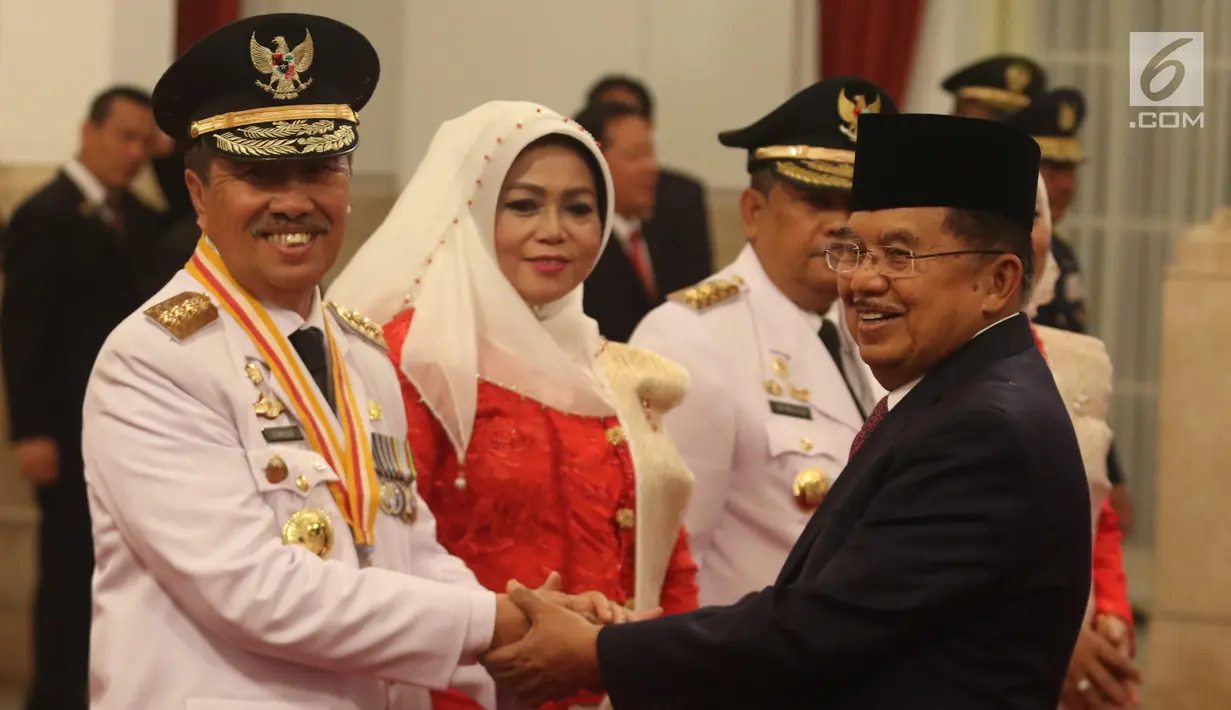 FOTO: Jokowi Resmi Lantik Gubernur dan Wakil Gubernur Riau - Foto ...
