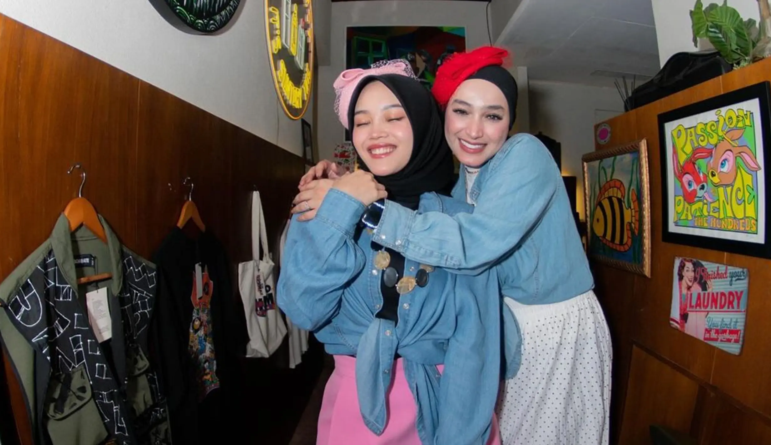 Potret Kedekatan Santyka Fauziah dengan Putri Delina dan Mahalini di Ultah Rizwan - Foto ...