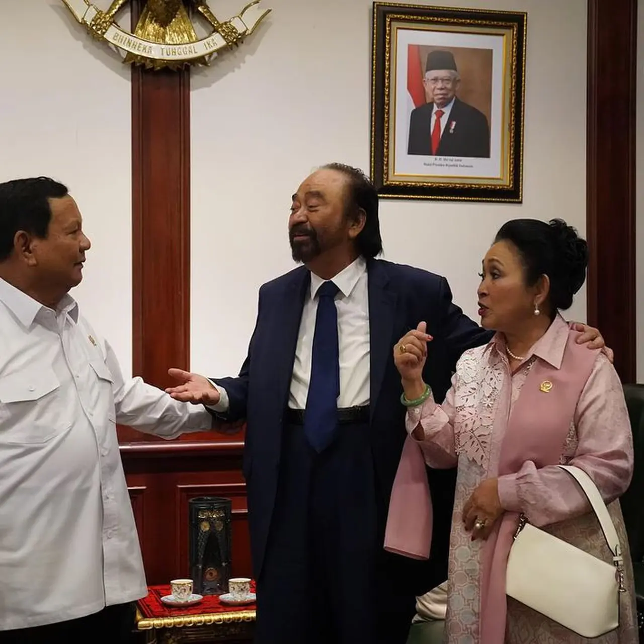 6 Potret Titiek Soeharto di Ulang Tahun Prabowo, Dapat Potongan Tumpeng Khusus - Hot Liputan6.com