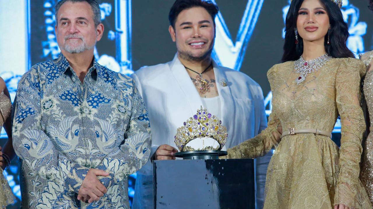 Ivan Gunawan Kenalkan Crown Gayatri, Mahkota Baru untuk Pemenang MMBI 2024