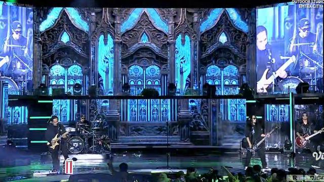 Jamrud Bikin Penonton Nyanyi Bareng di Konser Raya 31 Indosiar Luar Biasa