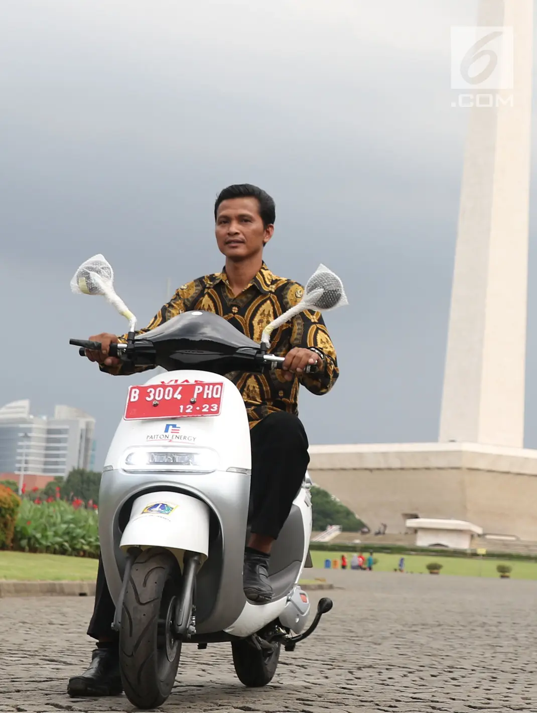 FOTO: 20 Unit Motor Listrik Jadi Kendaraan Operasional Monas - Foto ...