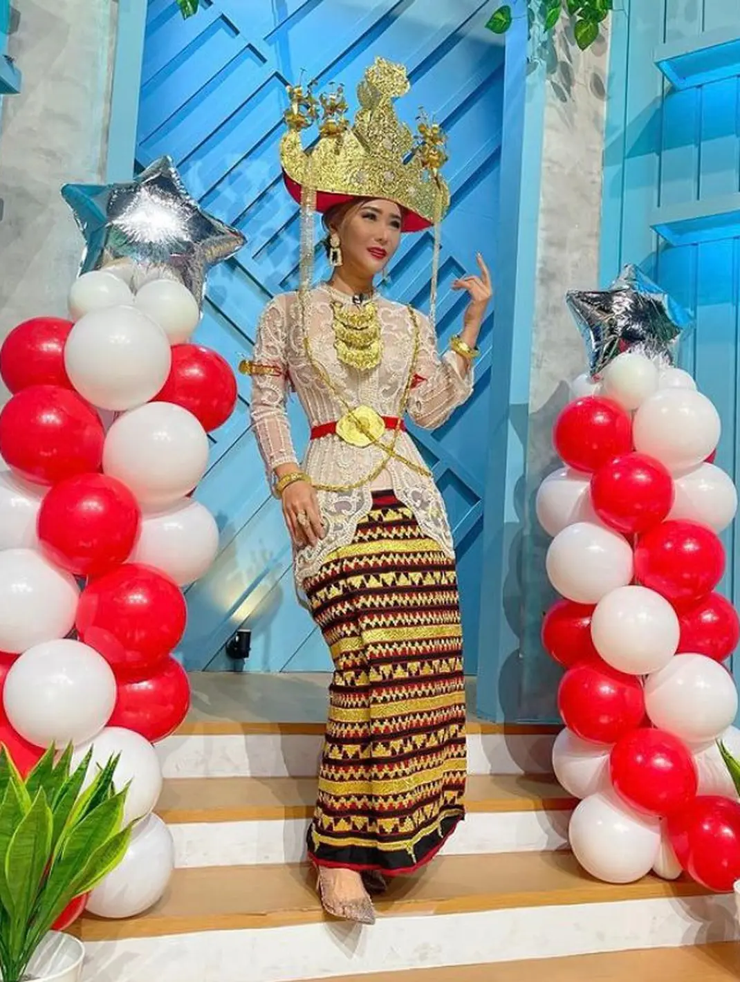 8 Potret Gaya Agustusan Artis Kenakan Baju Adat, Luna Maya hingga Marion Jola - Photo Fimela.com