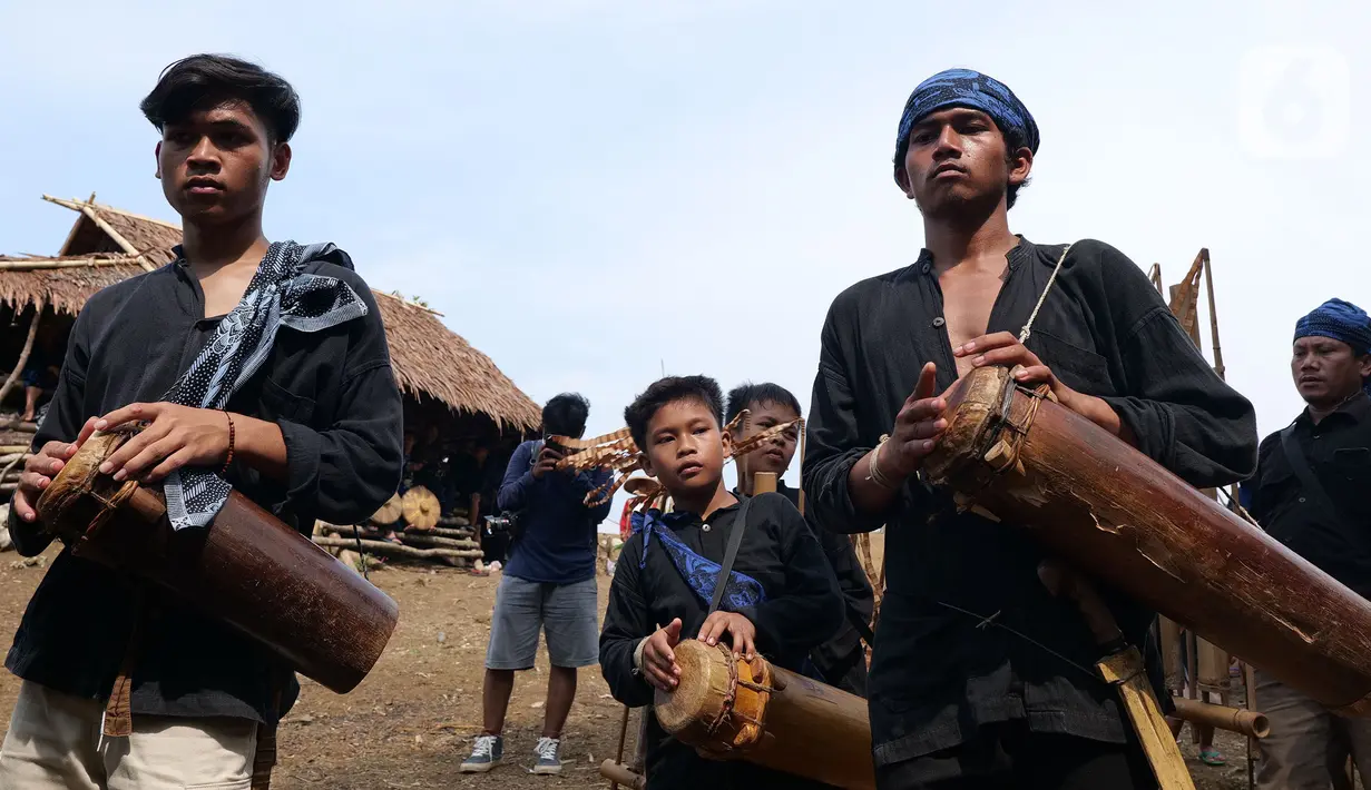 Foto Rangkaian Tradisi Adat Ngaseuk Suku Baduy Luar Foto