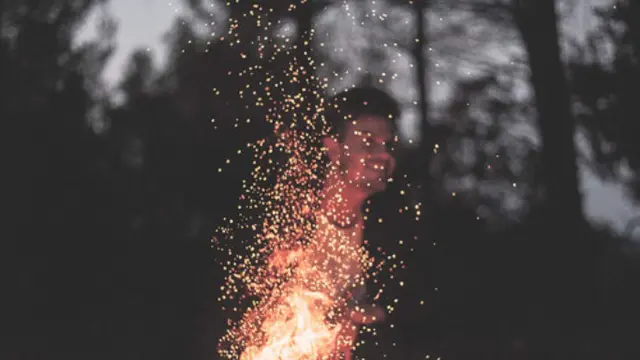 10 Cara Menyalakan Api Tanpa Korek, Berguna Saat Keadaan Darurat - Hot ...