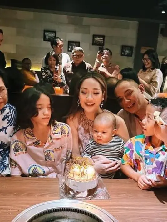 Potret Kedekatan Noah Sinclair Bareng Tiko Aryawardhana Calon Ayah ...