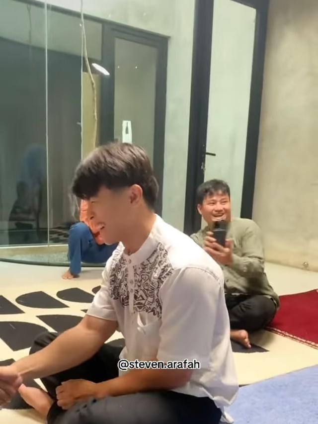 7 Potret Steven Wongso Resmi Mualaf, Syahadat Dibimbing Ustaz Felix ...