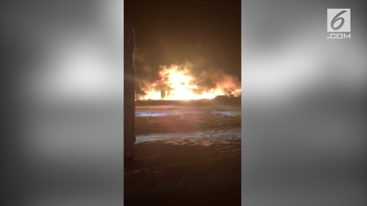 VIDEO: Kebakaran di Perusahaan Minyak, Sejumlah Bangunan Hancur ...