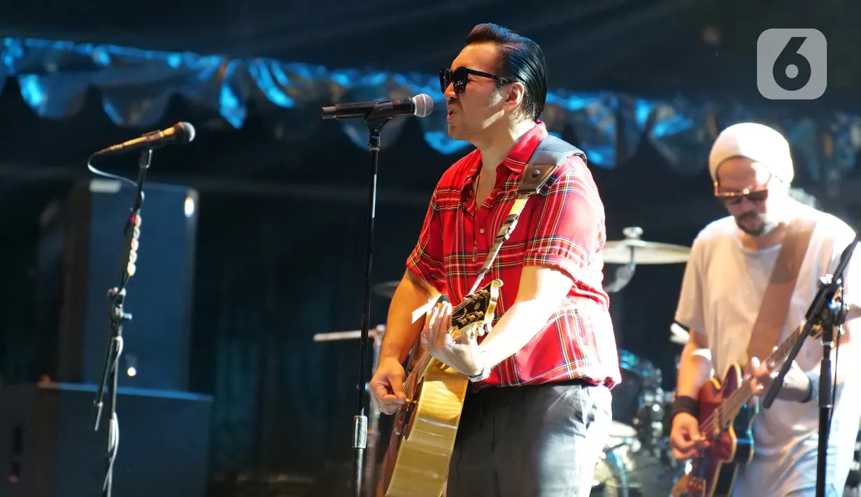 FOTO: Naif Ajak Nostalgia di The 90's Festival - Foto Liputan6.com