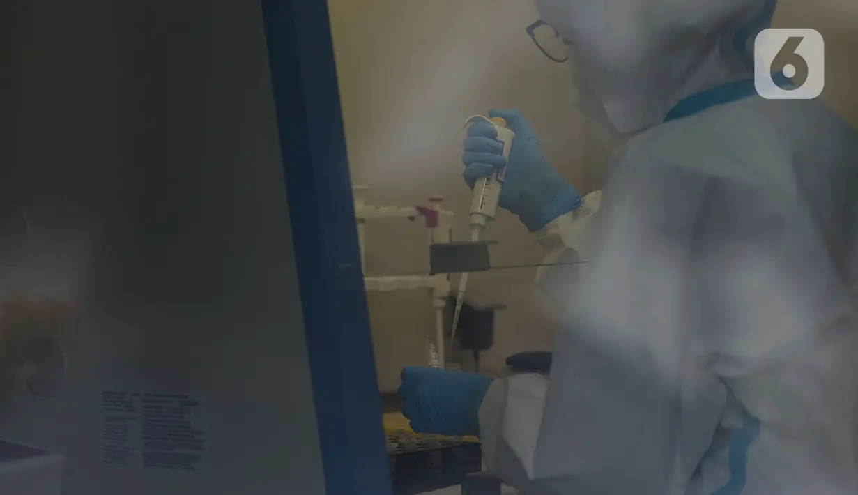 FOTO: Intip Lab Pemeriksaan PCR COVID-19 di Jakarta - Foto Liputan6.com