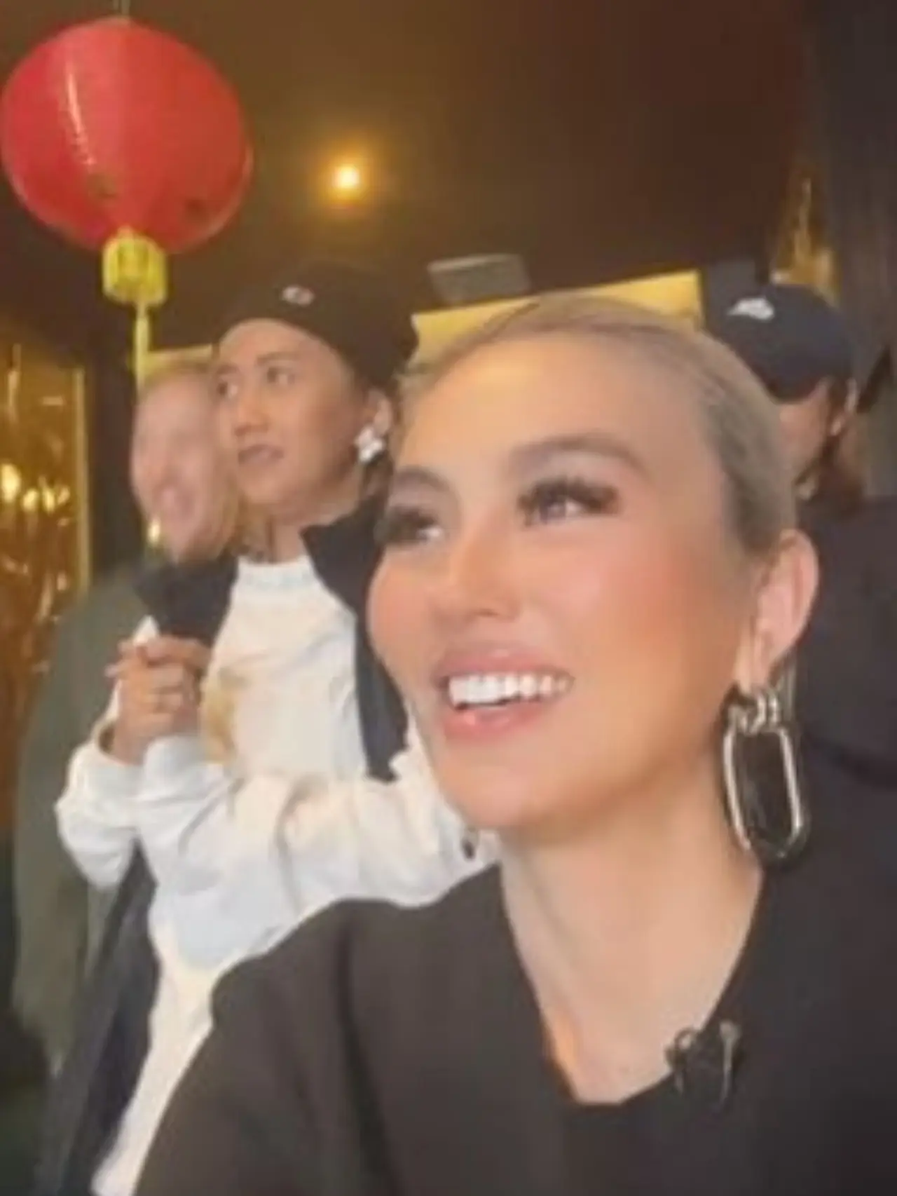 6 Potret Agnez Mo Akhirnya Berjumpa Siswa SMPN 1 Ciawi Jago Dansa yang Sedang Viral, Devina dan ...