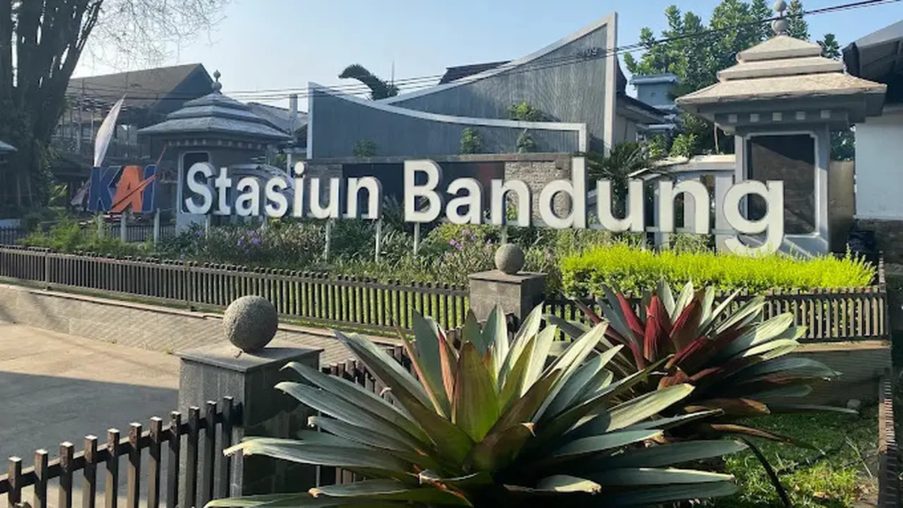 15 Rekomendasi Tempat Makan Enak di Bandung Dekat Stasiun, Ada Lontong ...