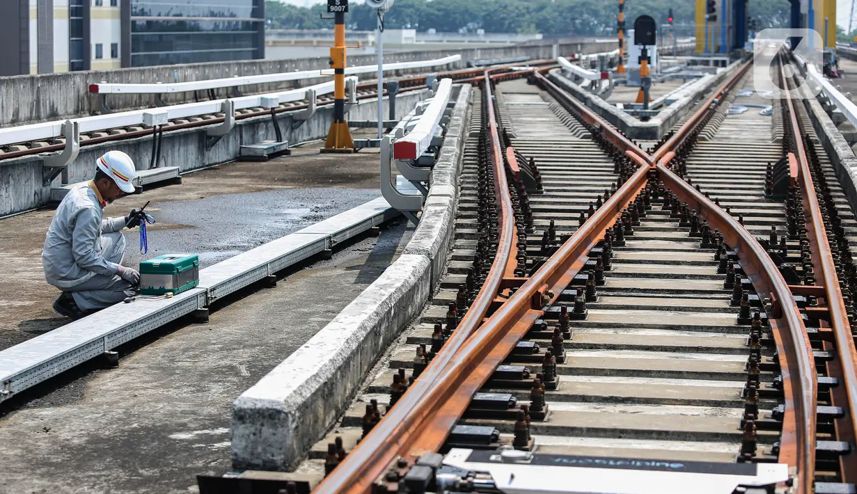 Memantau Perawatan dan Pengecekan Sistem Kelistrikan Jalur Kereta LRT ...