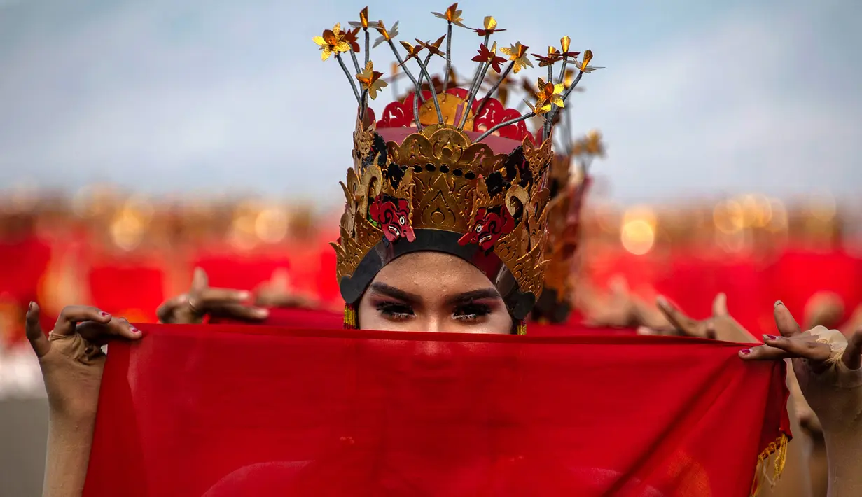 FOTO: Atraksi 1.300 Penari Gandrung Banyuwangi Memukau Wisatawan - Foto ...