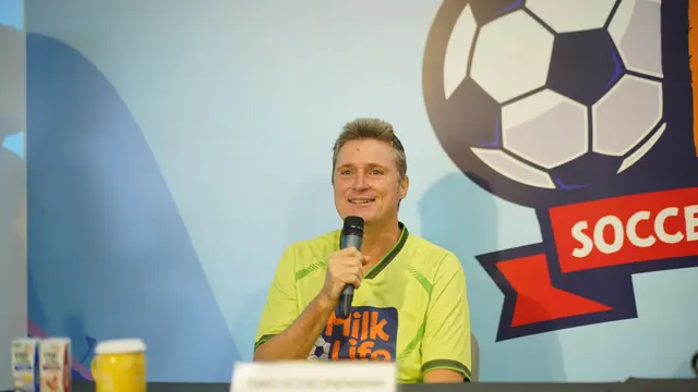 Momen Timo Scheunemann Bagikan Ilmu Sepak Bola kepada Guru Olahraga ...