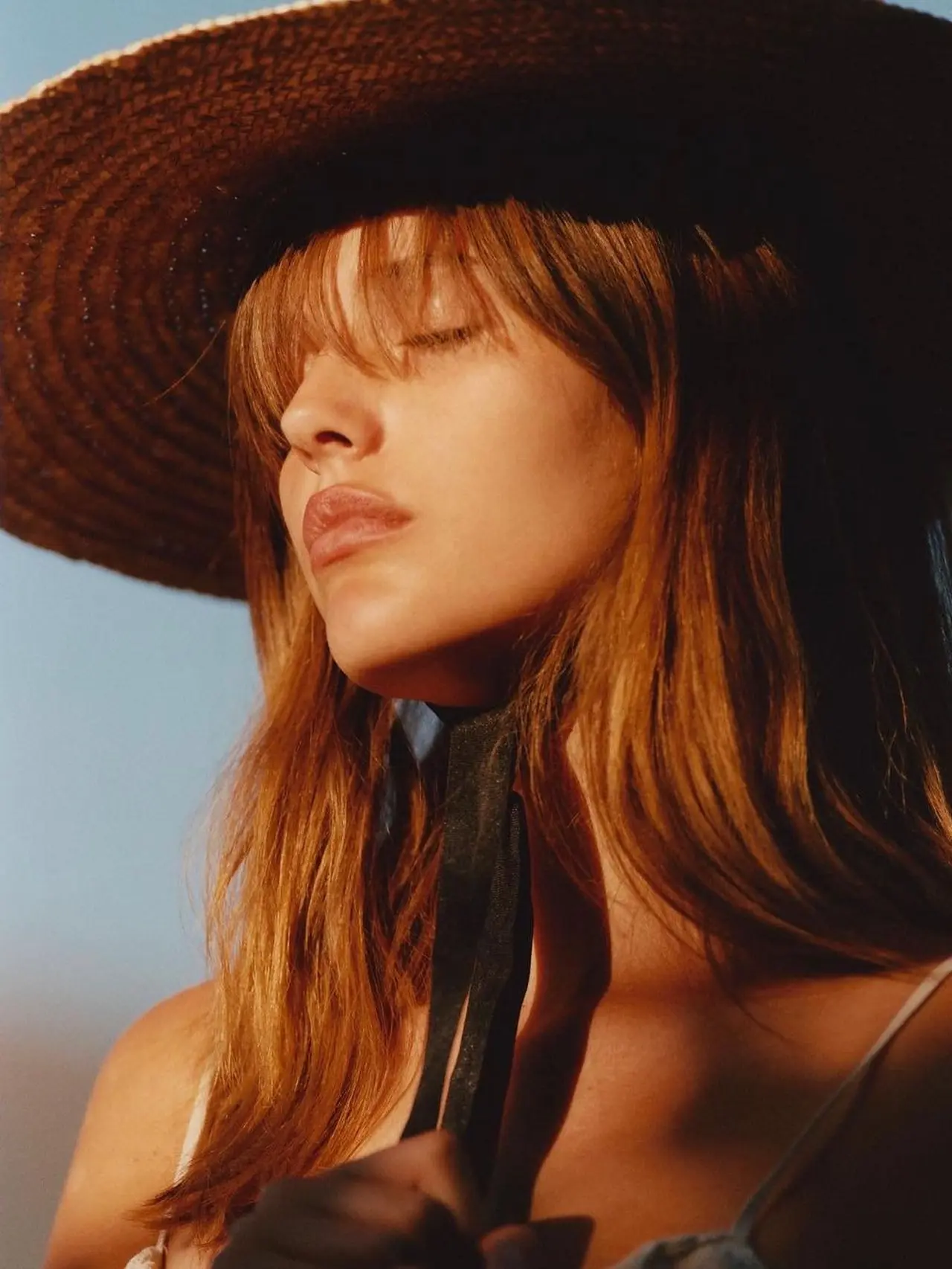 Intip Pesona Ruby Sear Sosok Pacar V BTS di MV FRI(END)S, Ternyata ...