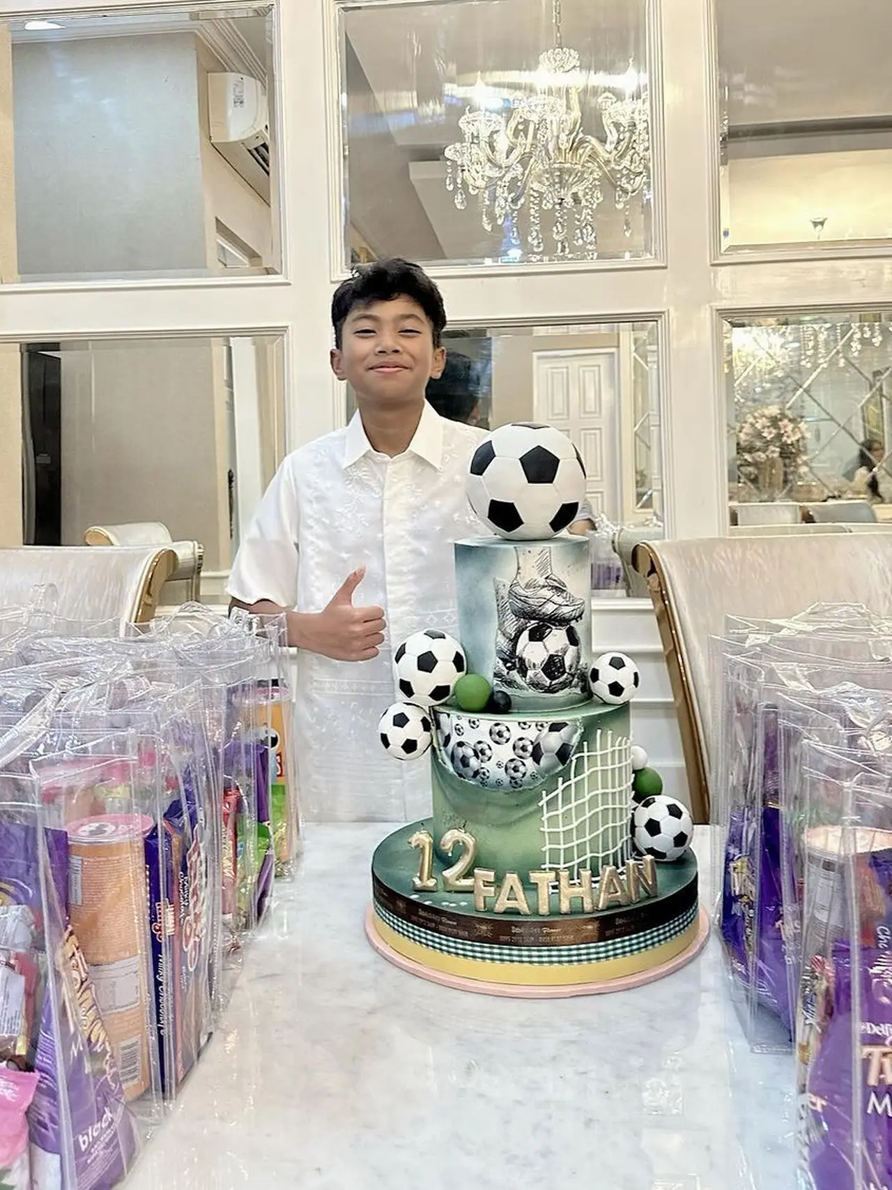 Potret Ulang Tahun Ke-12 Fathan Anak Ketiga Bebizie, Rayakan Ultah ...